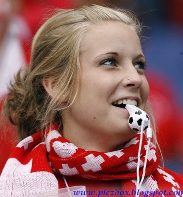 Beautiful ,Hottest & Cute Football Fans | PiczBox