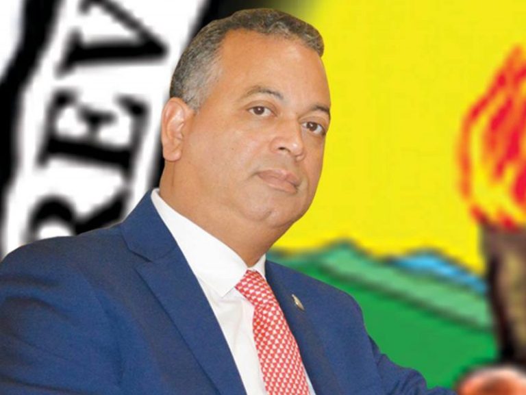 Diputado Rubén Luna anuncia su renuncia del PRD