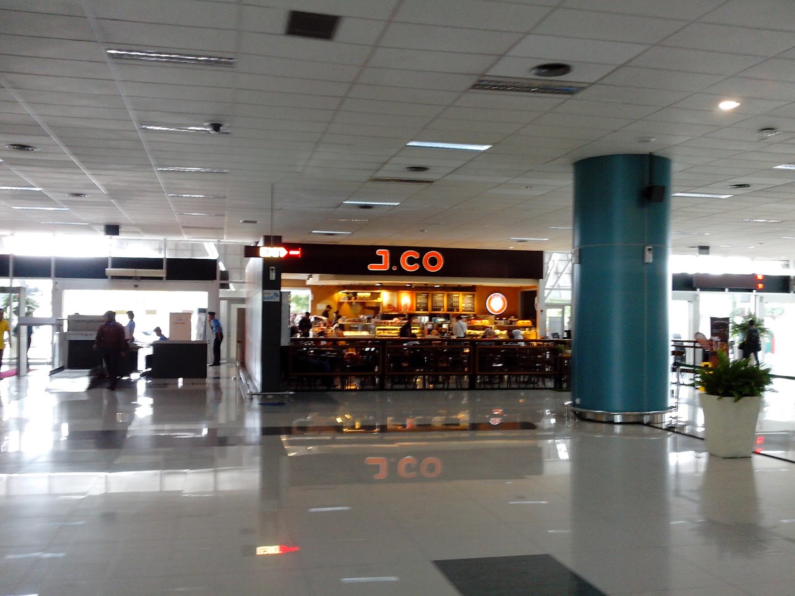 Travel Indonesia: JCo Donuts right when I arrive