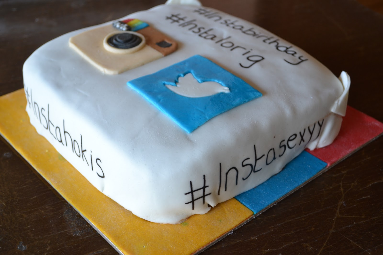 Deezert: Twitter, Instagram and Cake
