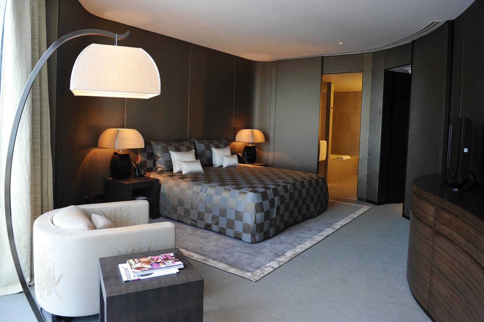 livin-sponge-armani-hotel-dubai