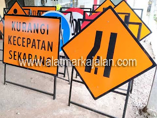 Rambu Proyek Jalan | Mesin / Aplikator Marka Jalan, Water Road Barrier ...