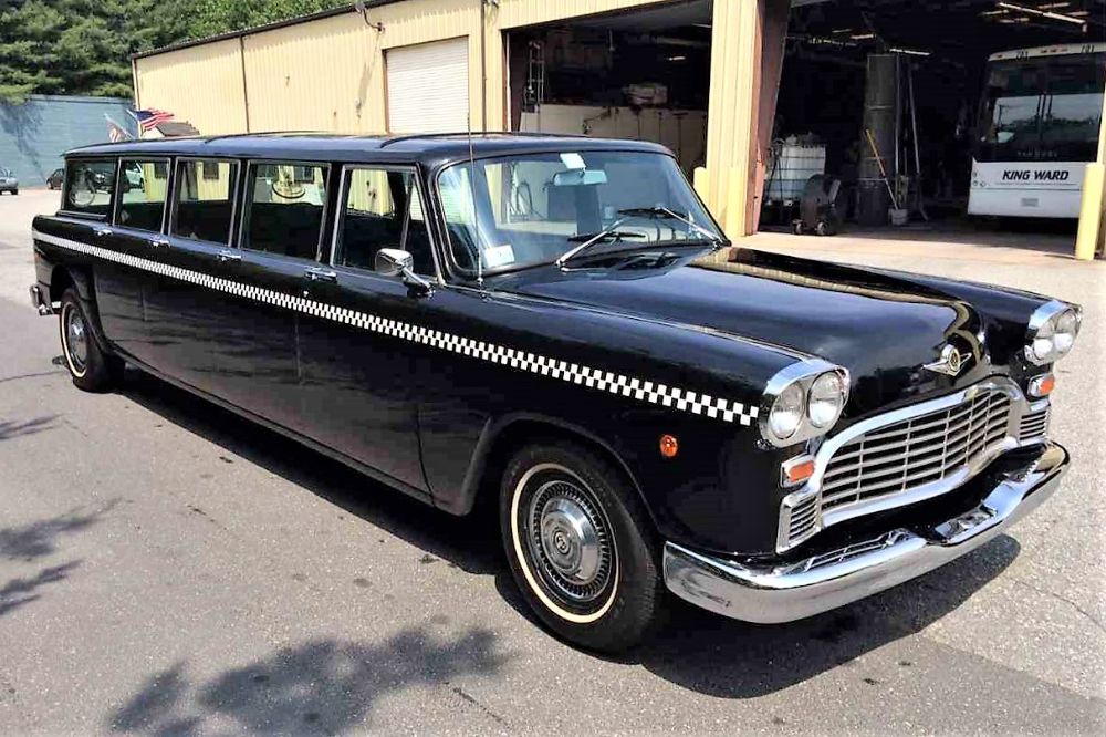 When Checker Went Long: 24 Amazing Photos of Checker Aerobus 8-Door ...
