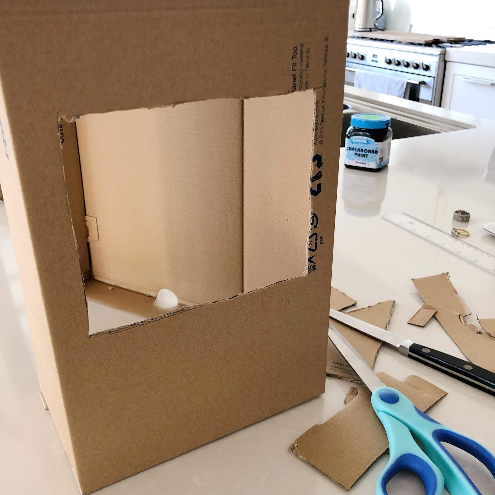 Make a Shoe Box Puppet Theatre - Kindergarten Matters Too.
