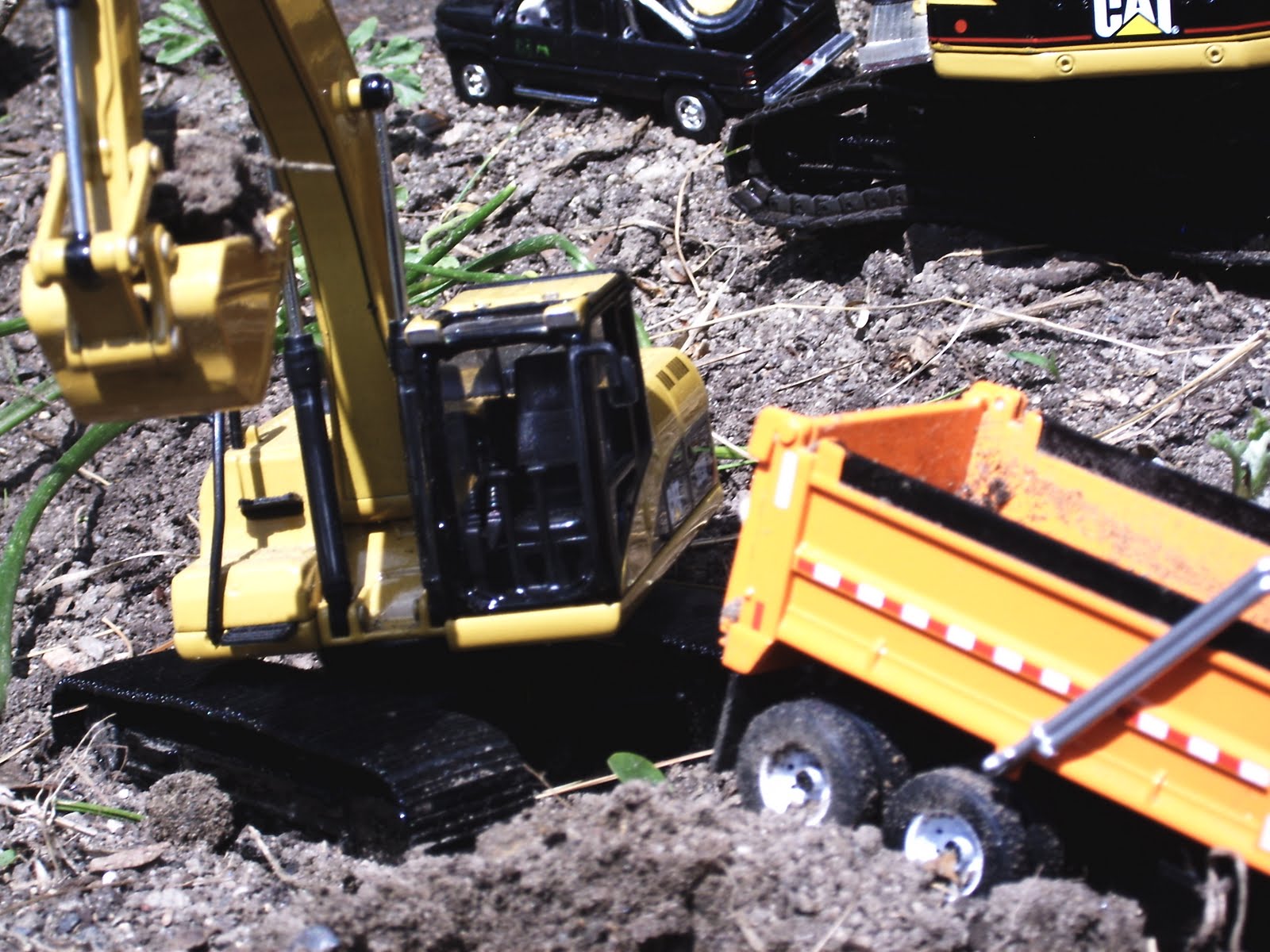 Scale Models: Dio of D&M Construction pit