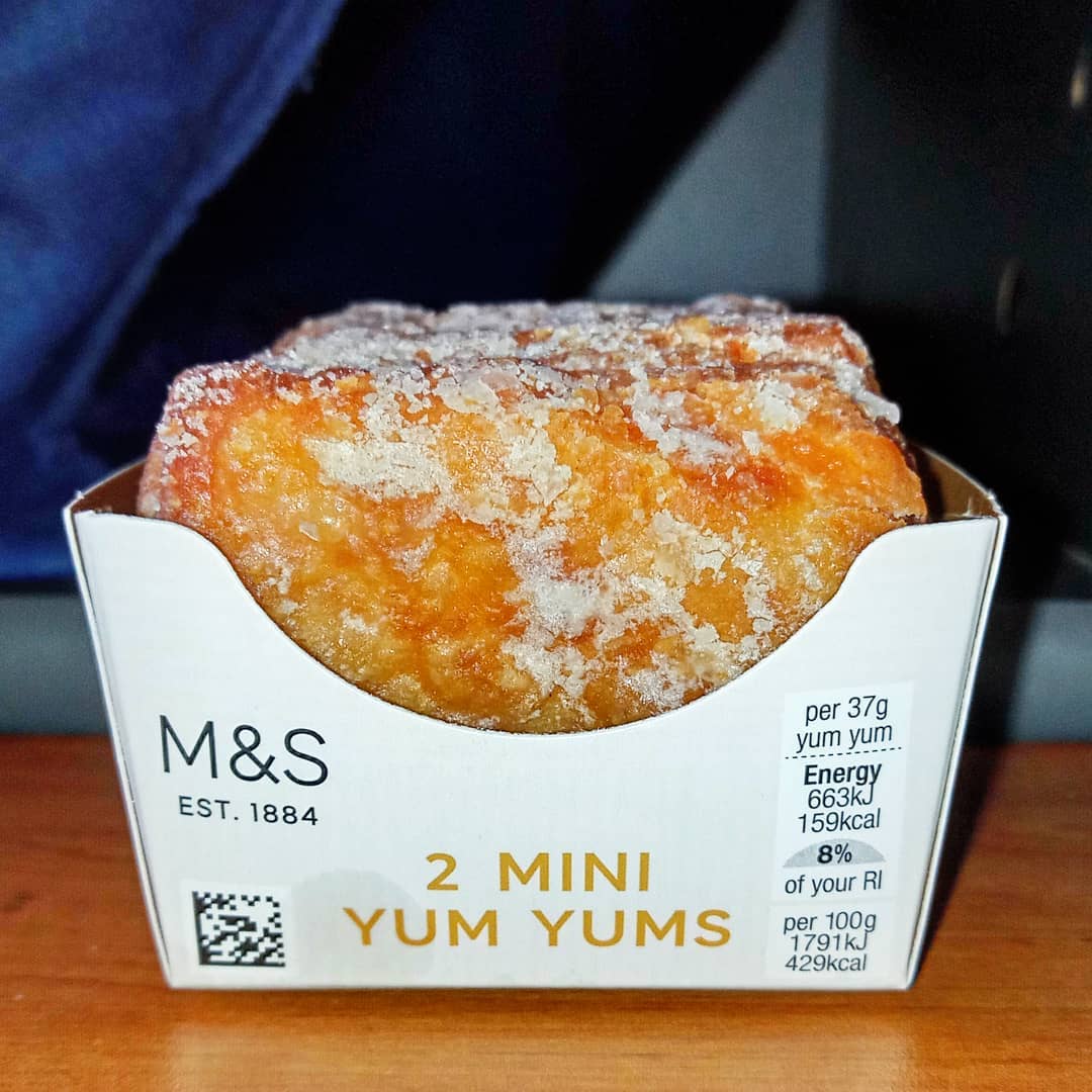 Supersupergirl's Food Reviews: M&S Marks and Spencers 2 mini yum yums
