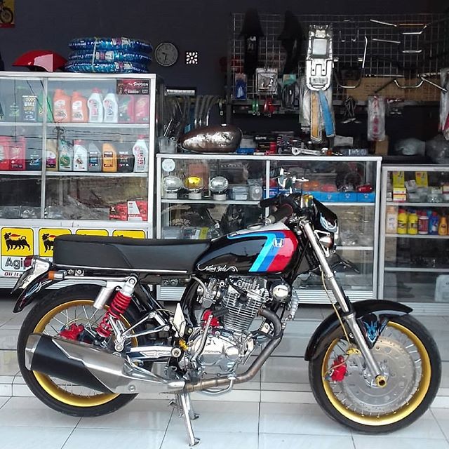 20 Gambar HD Modifikasi Honda CB100 Warna Hitam Terbaru 2020