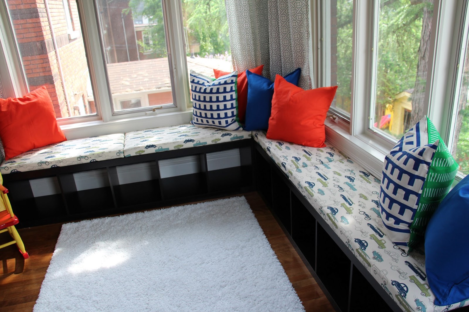 Keep it Beautiful Designs: Window Bench - DIY