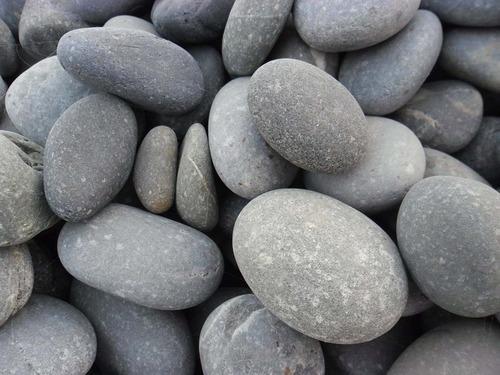 Sarah's Craft Shed: Two Dimensional Pebble Painting on an Art Journal Page