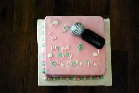 Beansy Loves Cake: Karaoke Cake