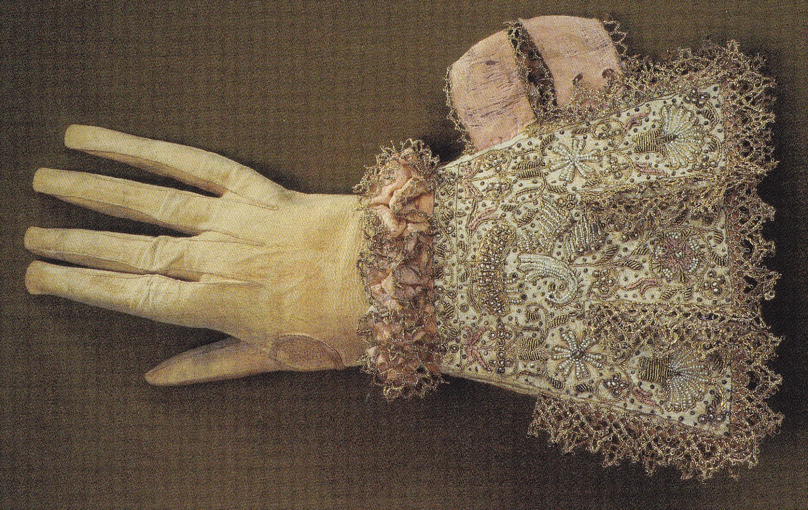 Material World: The Elizabethans: Most Gorgeously Apparelled