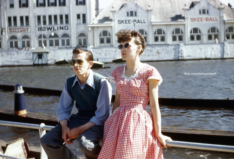 22 Rare Color Photos Capture Portraits of Couples From the 1940s ...