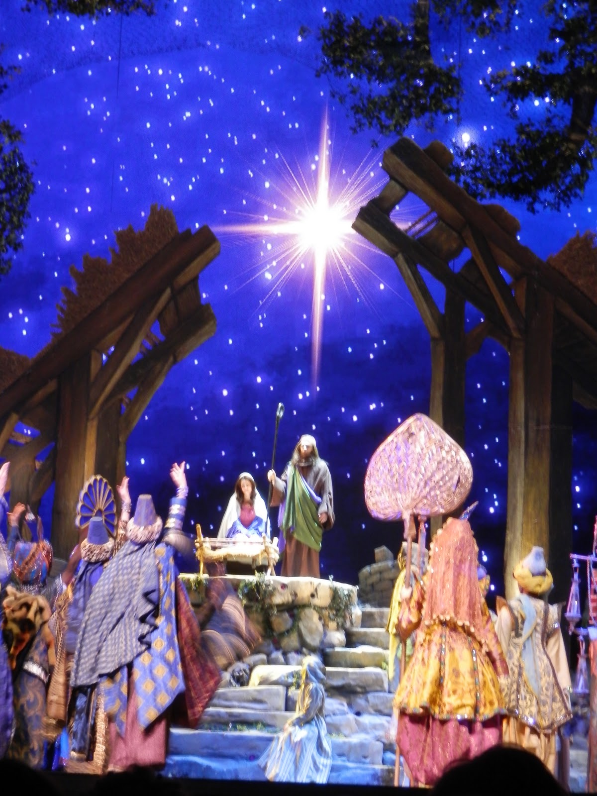 25 Days of Christmas: Day 16 ~ A Radio City Christmas & NYC Holiday ...