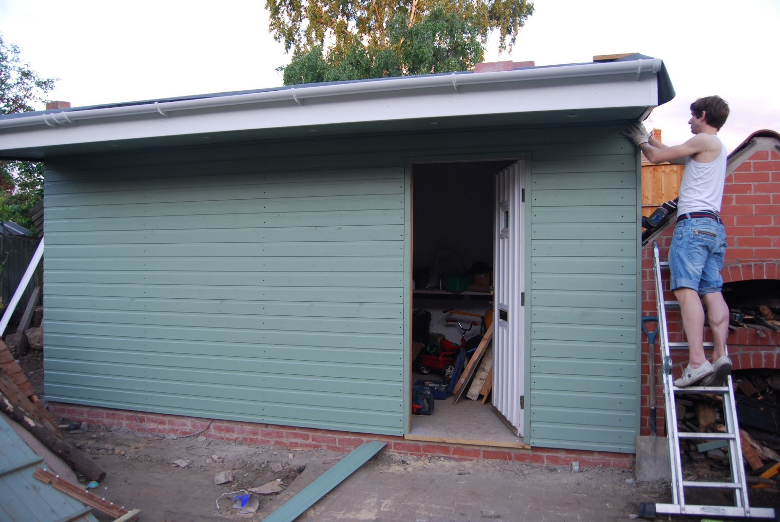New Block Shed - Self Build Part 4 - Roof, Cladding & finishing off ...