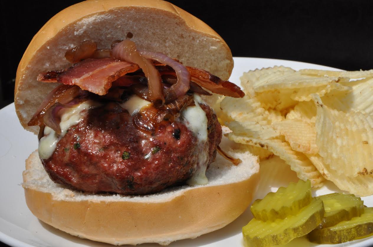 37 Cooks: Cluck 'n Moo Smokey Black and Bloo Burger
