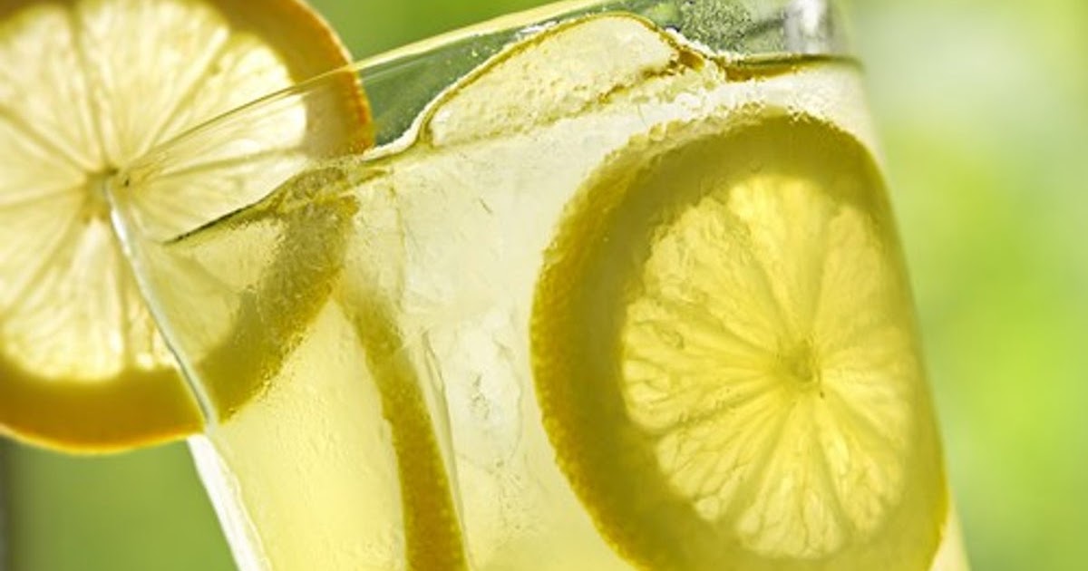 Découvrez les vertus du jus de citron tiède