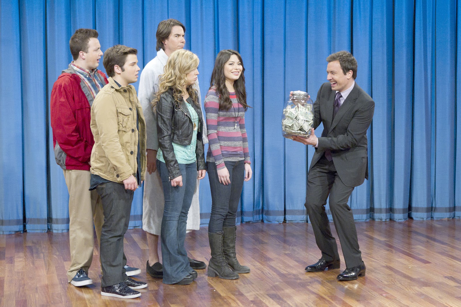 Mundo Fanmania: iCarly Shocks America estrena el 6 de octubre