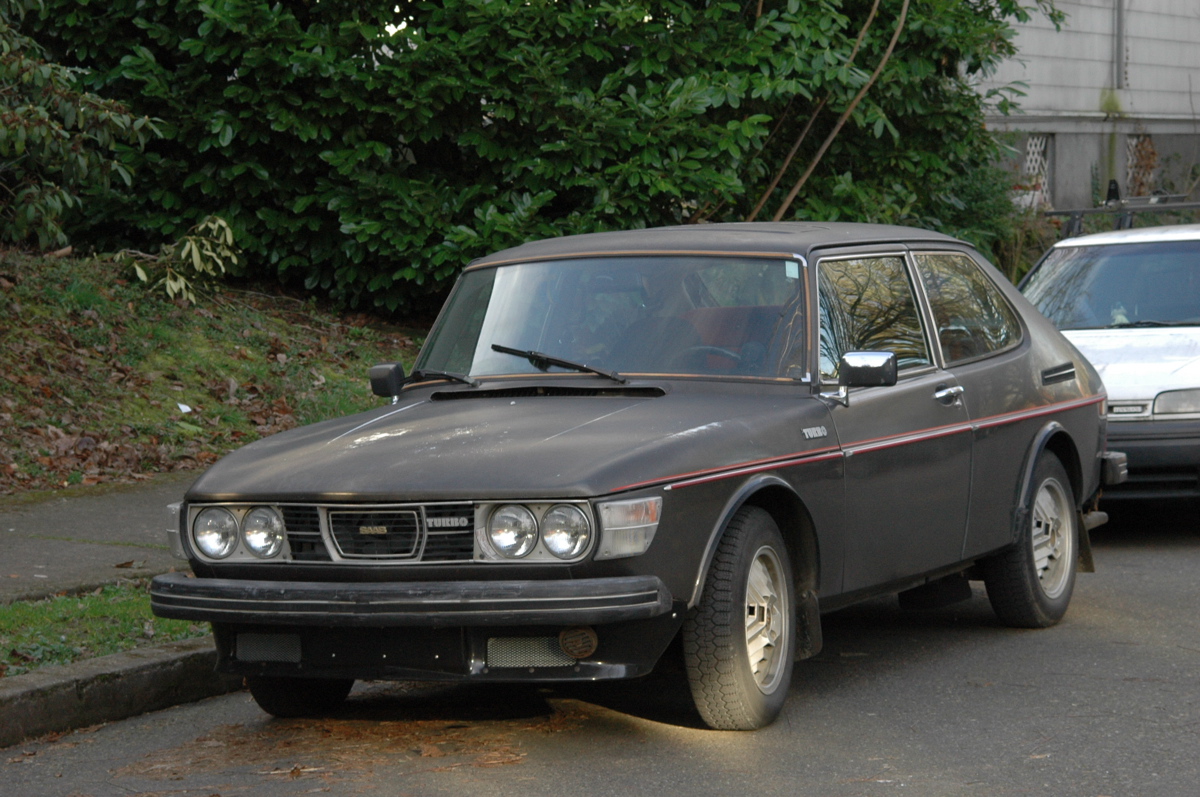 OLD PARKED CARS.: One Day, Two Saabs: 1978 Saab 99 Turbo.