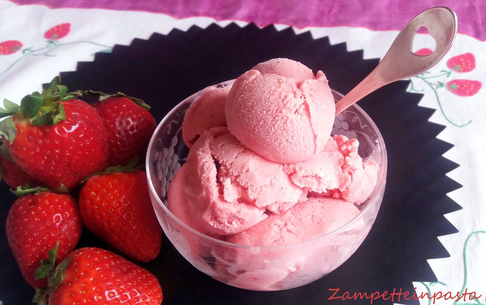 GELATO DI FRAGOLE | ZAMPETTE IN PASTA