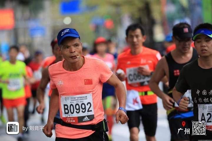 VIRAL Foto Perokok Berat Ikut Lomba Lari Marathon - LAPAK MOBIL DAN ...