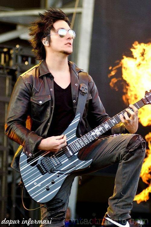 Profil Synyster Gates Gitaris Avenged Sevenfold - Dapur Informasi