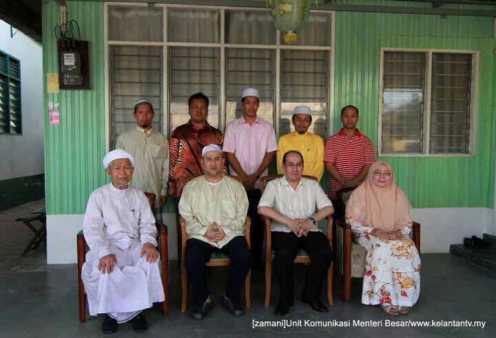 tumpang sekole...?: Sultan Muhammad V kunjungi TG Nik Aziz...
