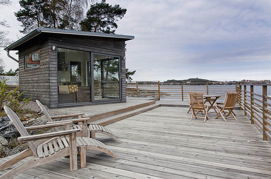 Valkoinen Koti: Rantasaunalla