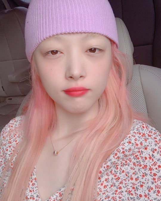 Sulli continues with the monochromatic pink looks