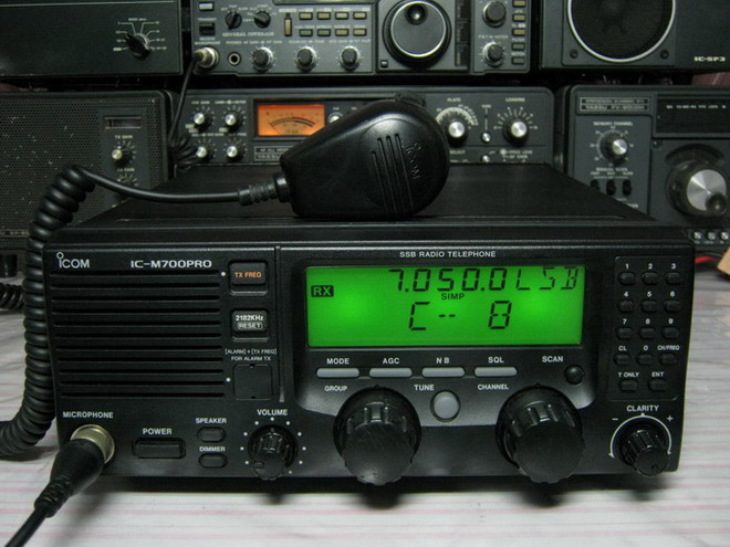 MEDAN RADIO: Icom M-700PRO