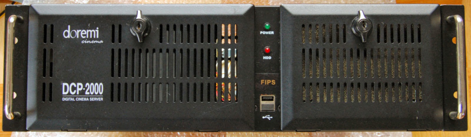 ジャンクのPCサーバーを購入 doremi DCP-2000