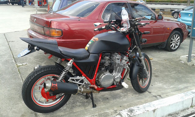 TRANFORMASI HONDA CBX 750P : CBX 750 Pelbagai Rupa dan Warna