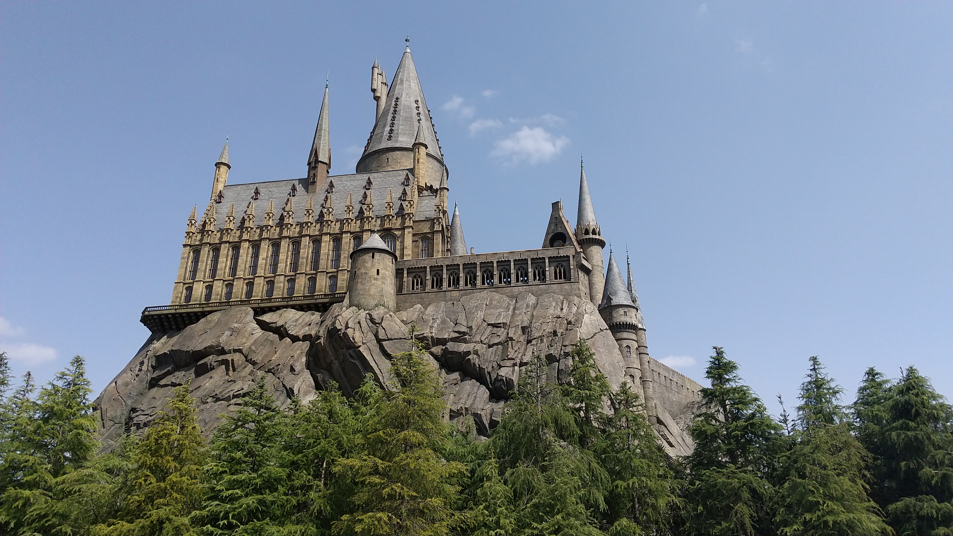 Universal Studios Japan Hogwarts Castle Walk, You can tour the inside ...