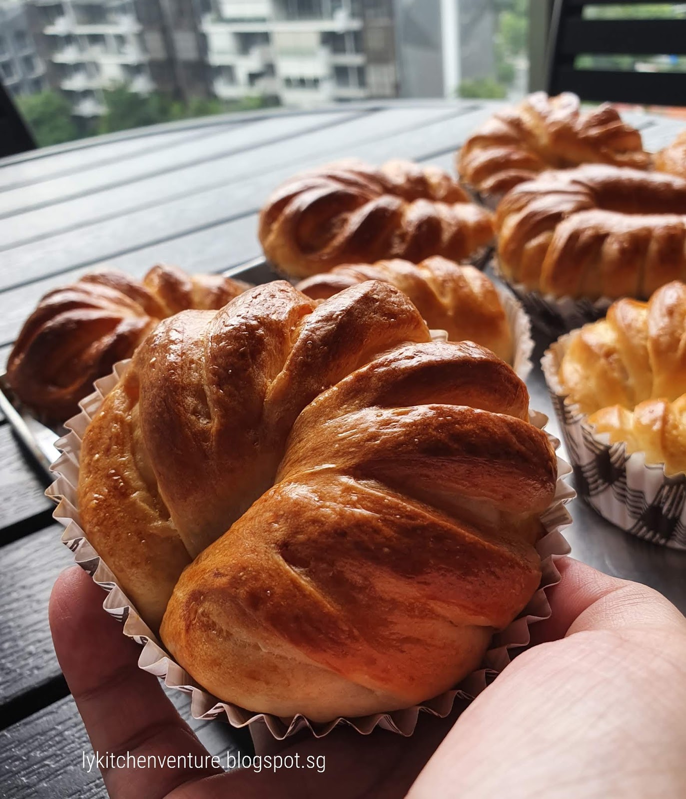 LY's Kitchen Ventures: Tuna Mayo Buns