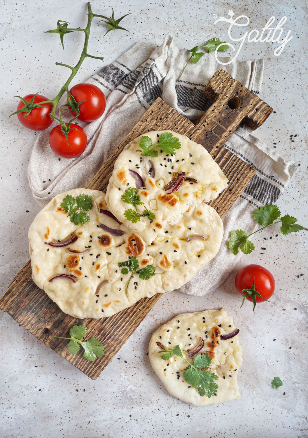 Chlebki naan z czosnkiem