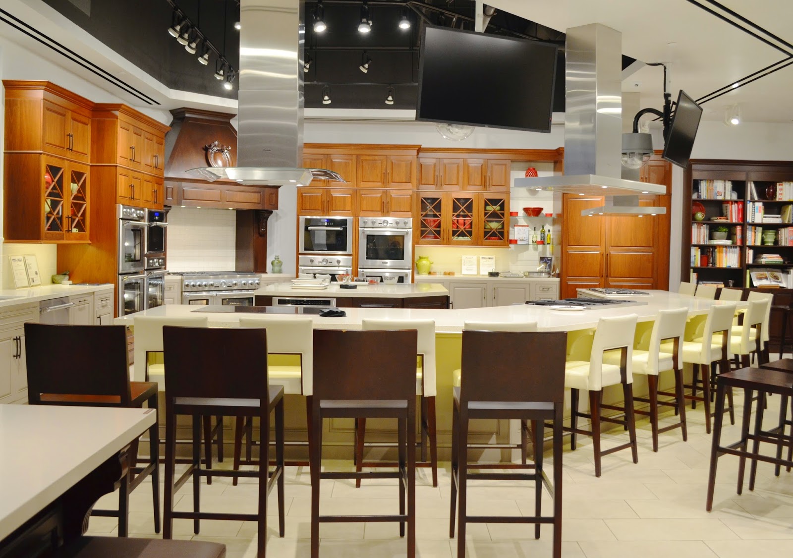 Lisa Mende Design: Traditional Home and Thermador " Great Kitchens" Getaway