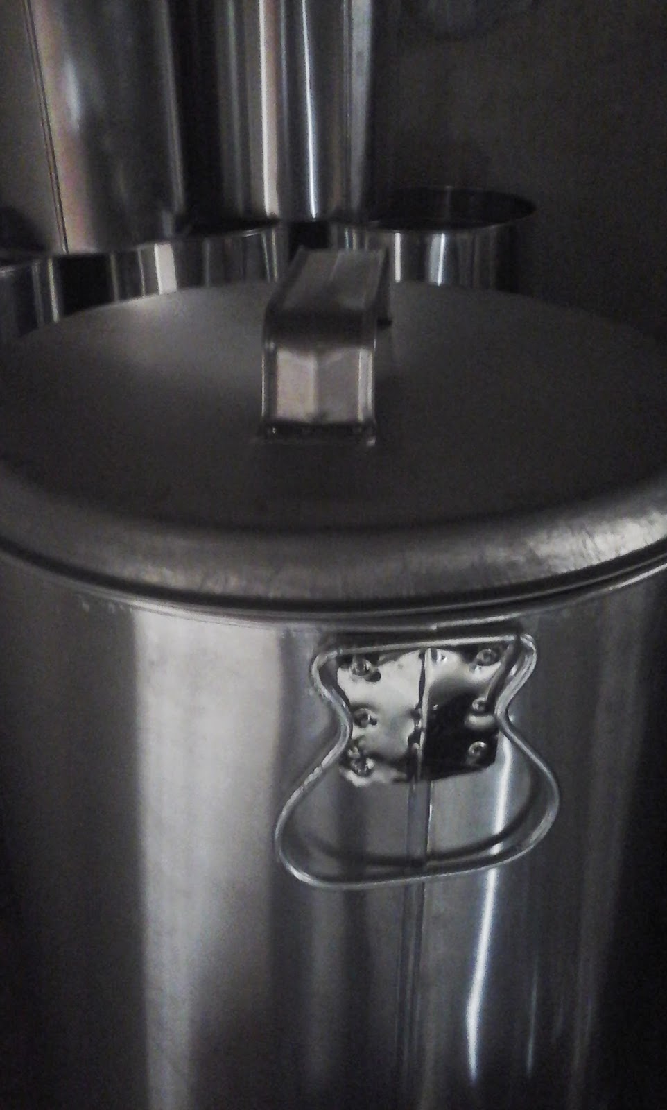 Pengrajin loyang dan langseng /tong air