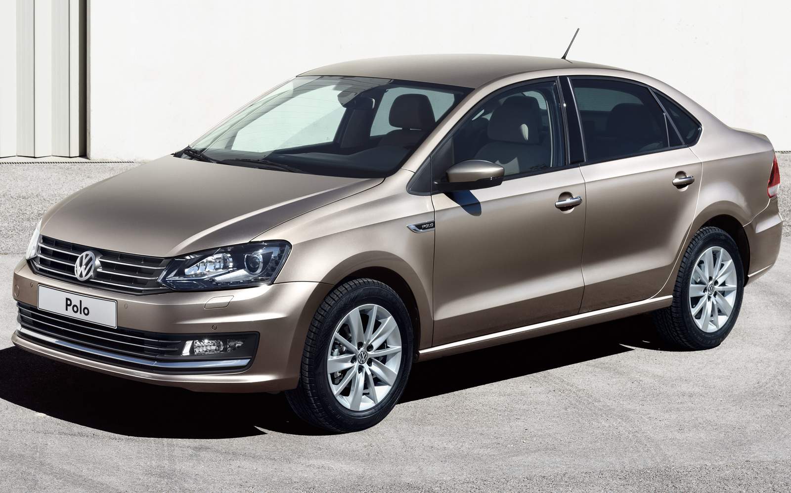 VW Polo Sedan 2016 chega com facelift na Europa - fotos