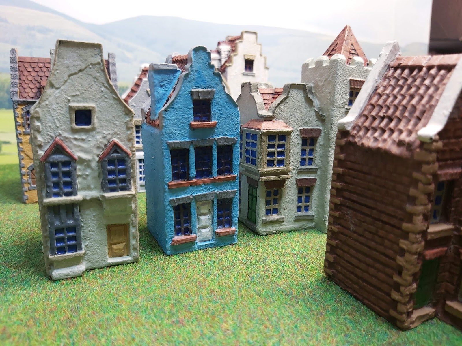 Don't Throw a 1: 15mm Hovels - European Buildings