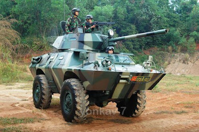 DEFENSE STUDIES: Kompi Kavaleri Serbu Tempatkan 16 Tank Panser di Belu