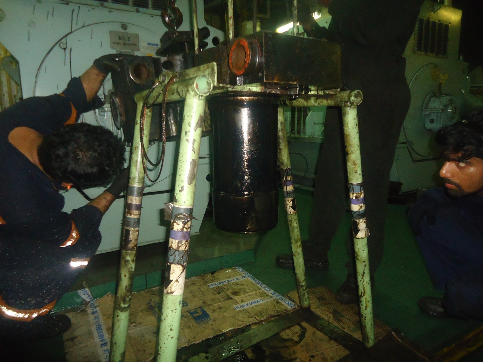 Marine Sea Time: OVERHAULING OF CYLINDER UNIT of auxiliary engine IN SHIP