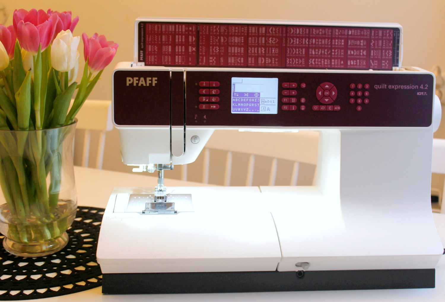 Pfaff quilt expression 4.2 - Punatukka ja kaksi karhua