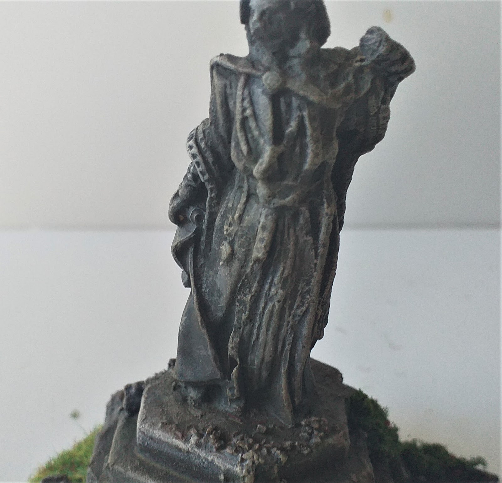 BMC Miniatures: Golgotha's Fantasy - Elven Statues