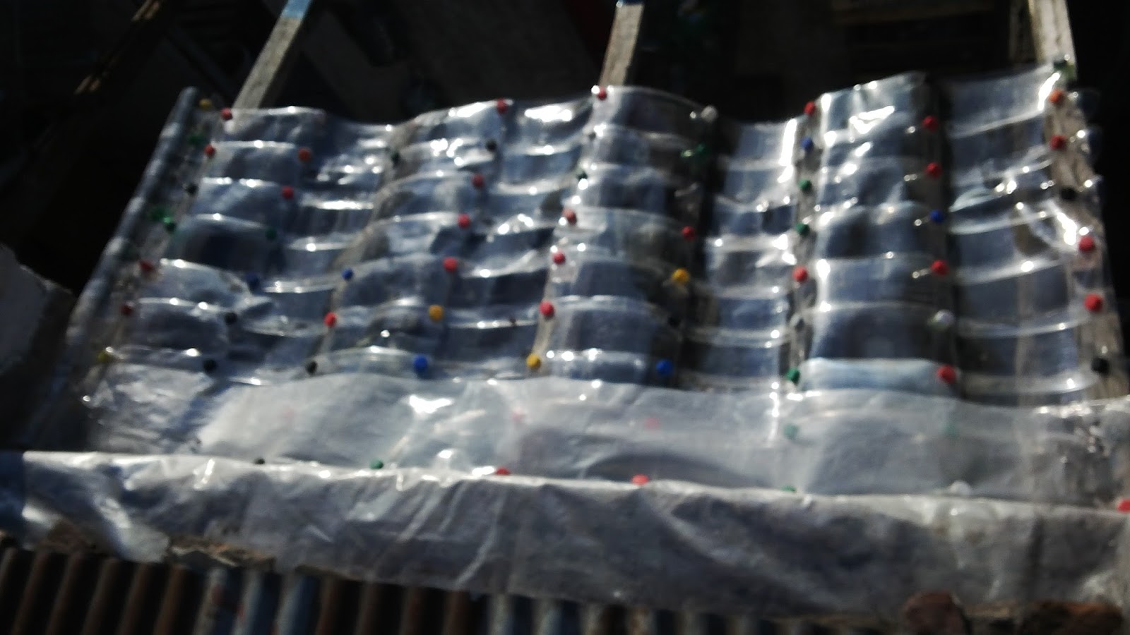 CreacionesExperimentales: Techo - laminas de PET vinculadas por pico y ...