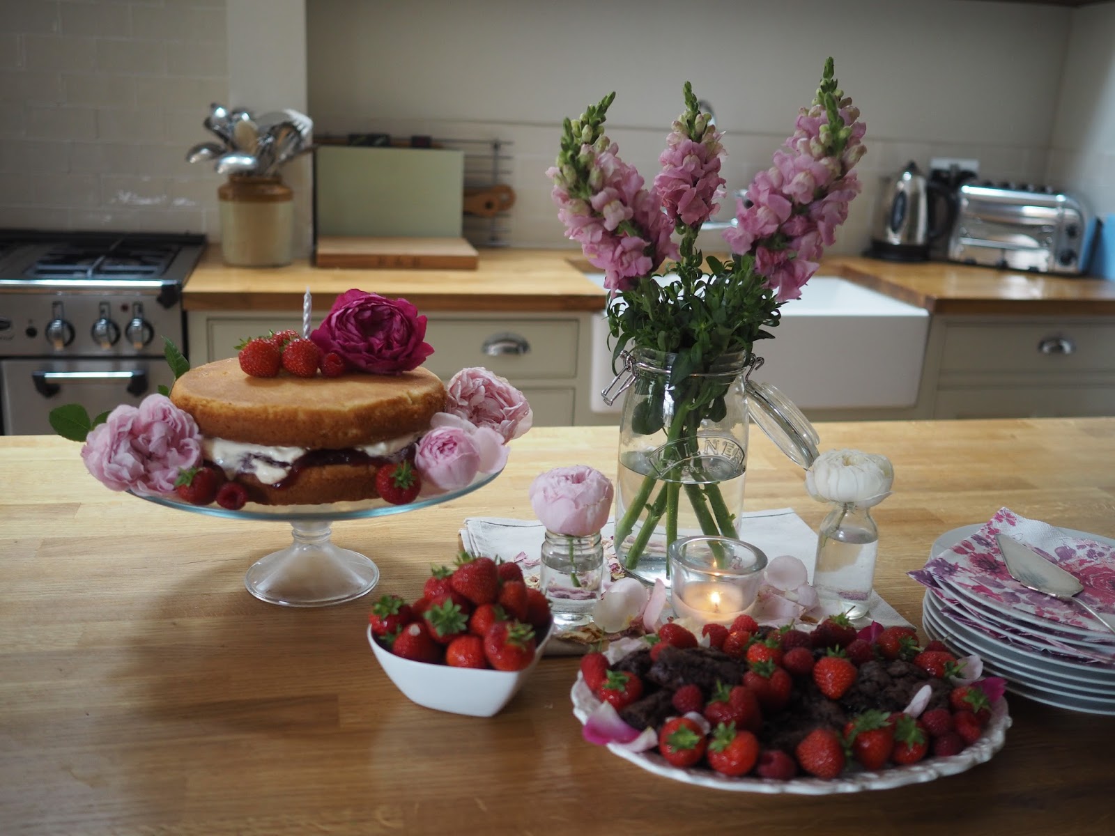 The Best Victoria Sponge Cake and a Little Tea Party for Grandma ...