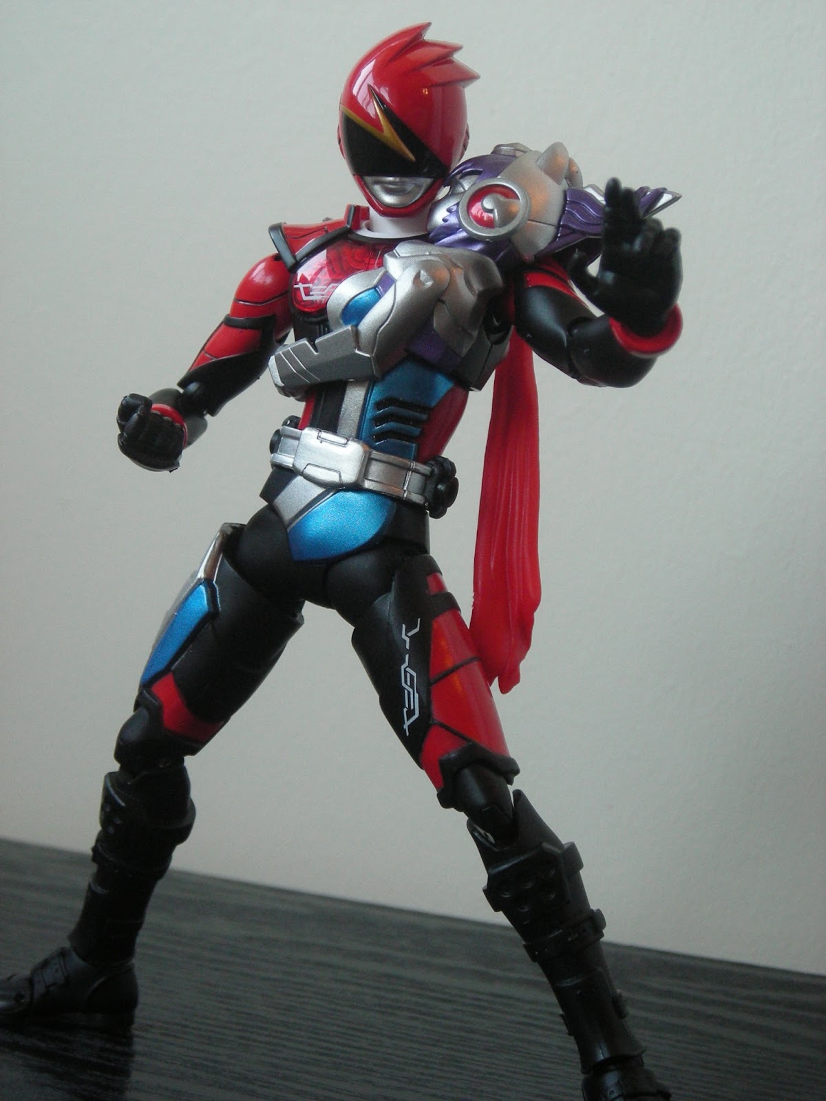 My Shiny Toy Robots: Toybox REVIEW: S.H. Figuarts Super Akiba Red