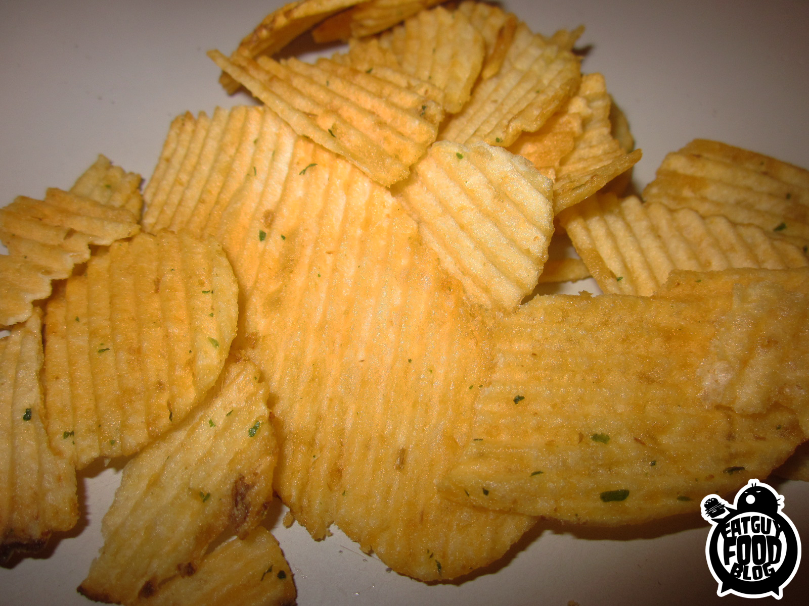 FATGUYFOODBLOG: Ruffles Loaded Bacon & Cheddar Potato Skins Chips