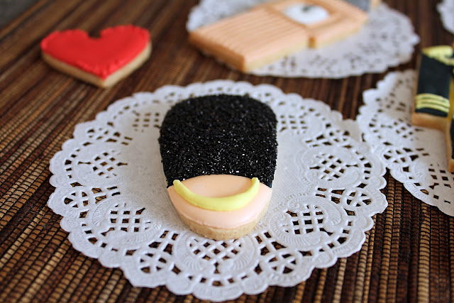 {Katie's Something Sweet}: Royal Wedding Cookies