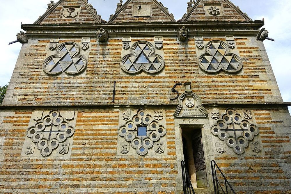 Rushton Triangular Lodge | Amusing Planet