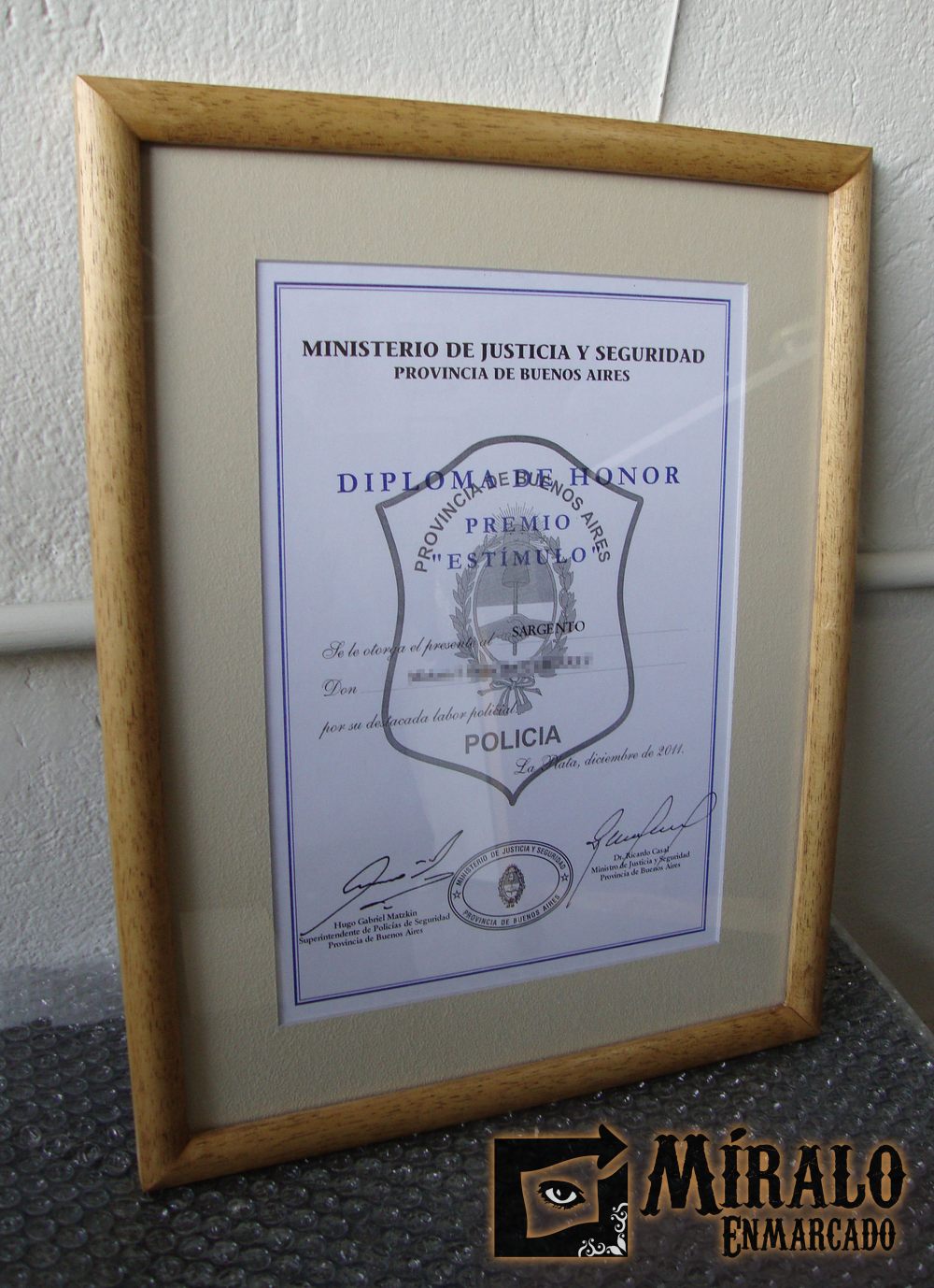 Enmarcado de títulos y diplomas