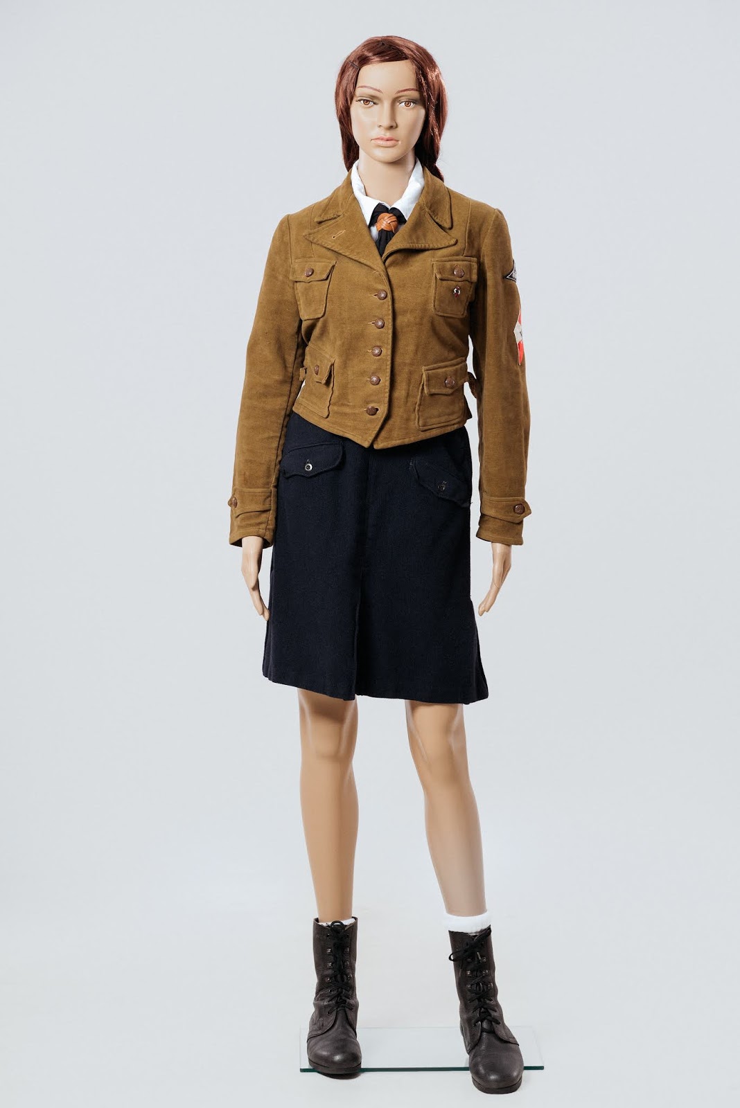 Jungvolk.org: Uniforme BDM (Bund Deutscher Mädel) de invierno